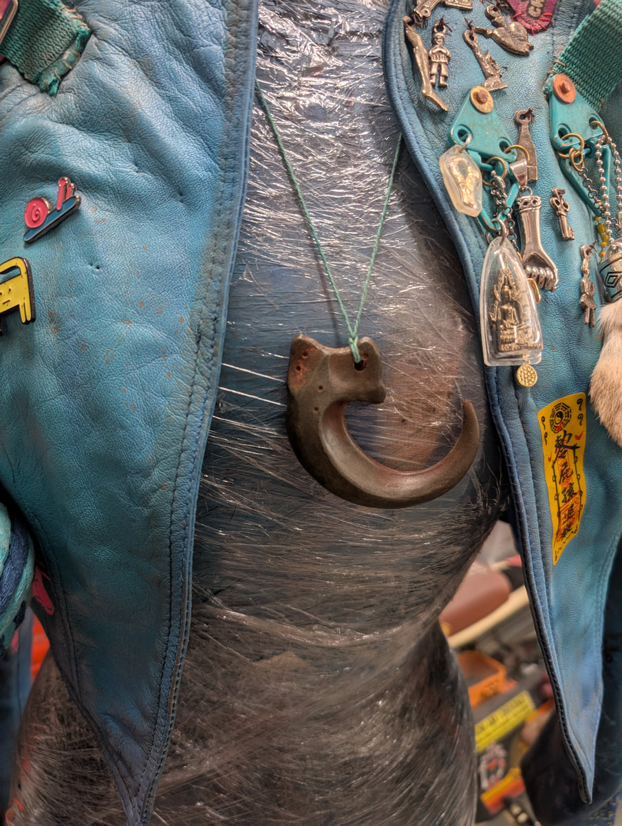 COLD CAST METAL CLAW PENDANT – missmonster